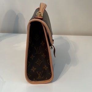 Louis Vuitton | Bags | Like New Condition Its A Discontinued Lv Bel Air ...